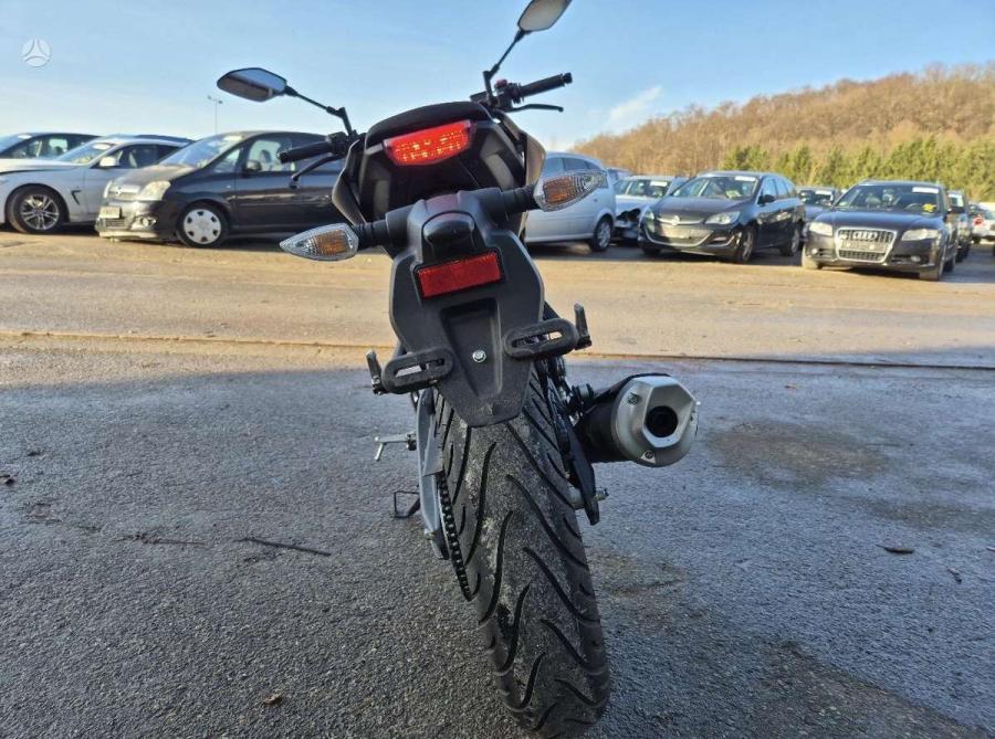 Melns Yamaha MT 125 2025 Viļņa, ar dzinēja tilpumu 0.13 L un nobraukumu 2 tūkst. km par 5000 €, foto 6 vietnē AUTOMOTO.COM.LV