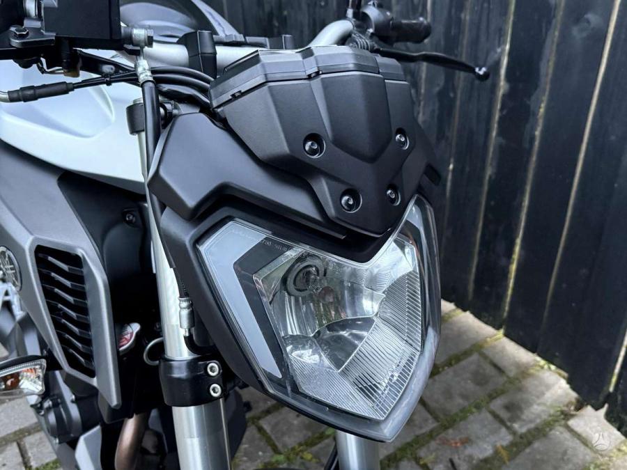 Pelēks Yamaha MT 125 2015 Prienai, ar dzinēja tilpumu 0.13 L un nobraukumu 19 tūkst. km par 2550 €, foto 10 vietnē AUTOMOTO.COM.LV