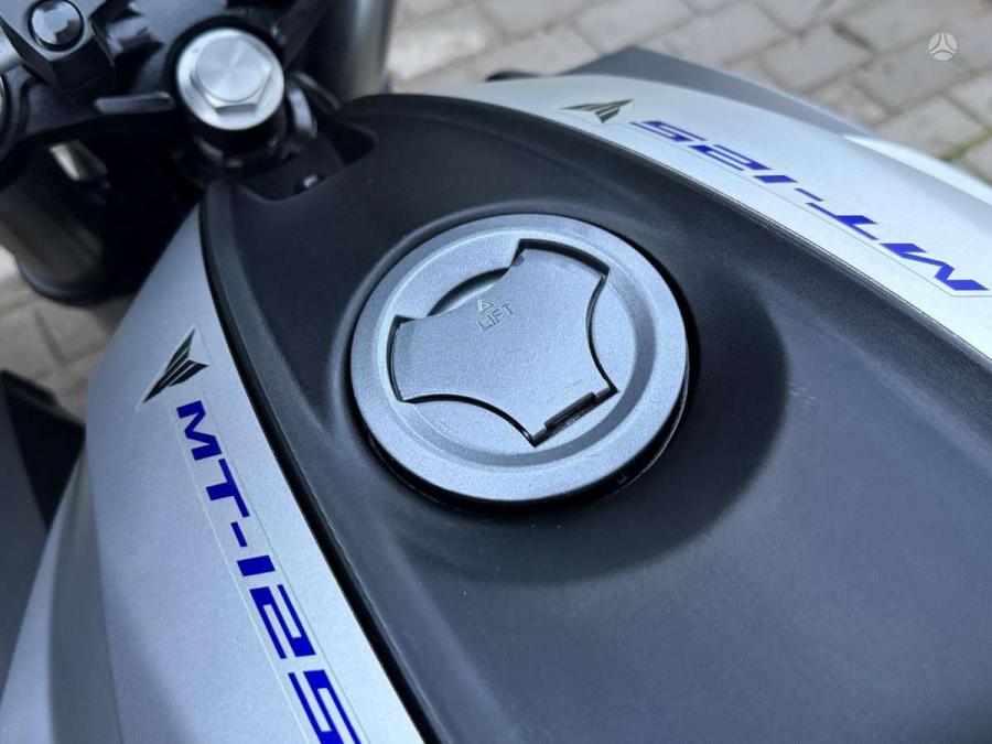 Pelēks Yamaha MT 125 2015 Prienai, ar dzinēja tilpumu 0.13 L un nobraukumu 19 tūkst. km par 2550 €, foto 13 vietnē AUTOMOTO.COM.LV