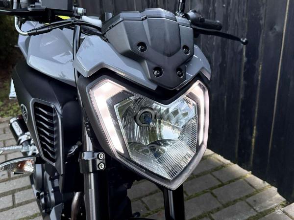 Pelēks Yamaha MT 125 2016 Prienai, ar dzinēja tilpumu 0.13 L un nobraukumu 16 tūkst. km par 2650 €, foto 10 vietnē AUTOMOTO.COM.LV