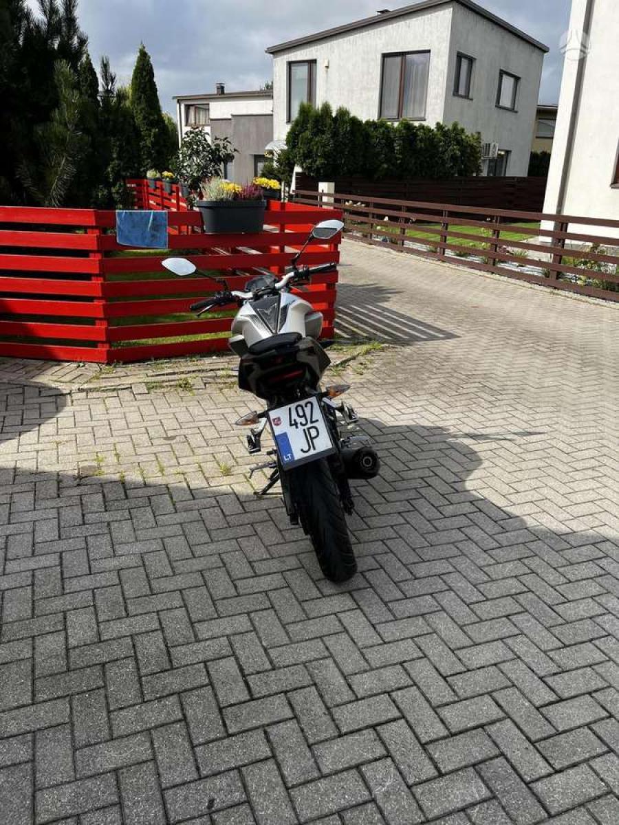 Pelēks Yamaha MT 125 2016 Kauņa, ar dzinēja tilpumu 0.13 L un nobraukumu 20 tūkst. km par 2000 €, foto 3 vietnē AUTOMOTO.COM.LV