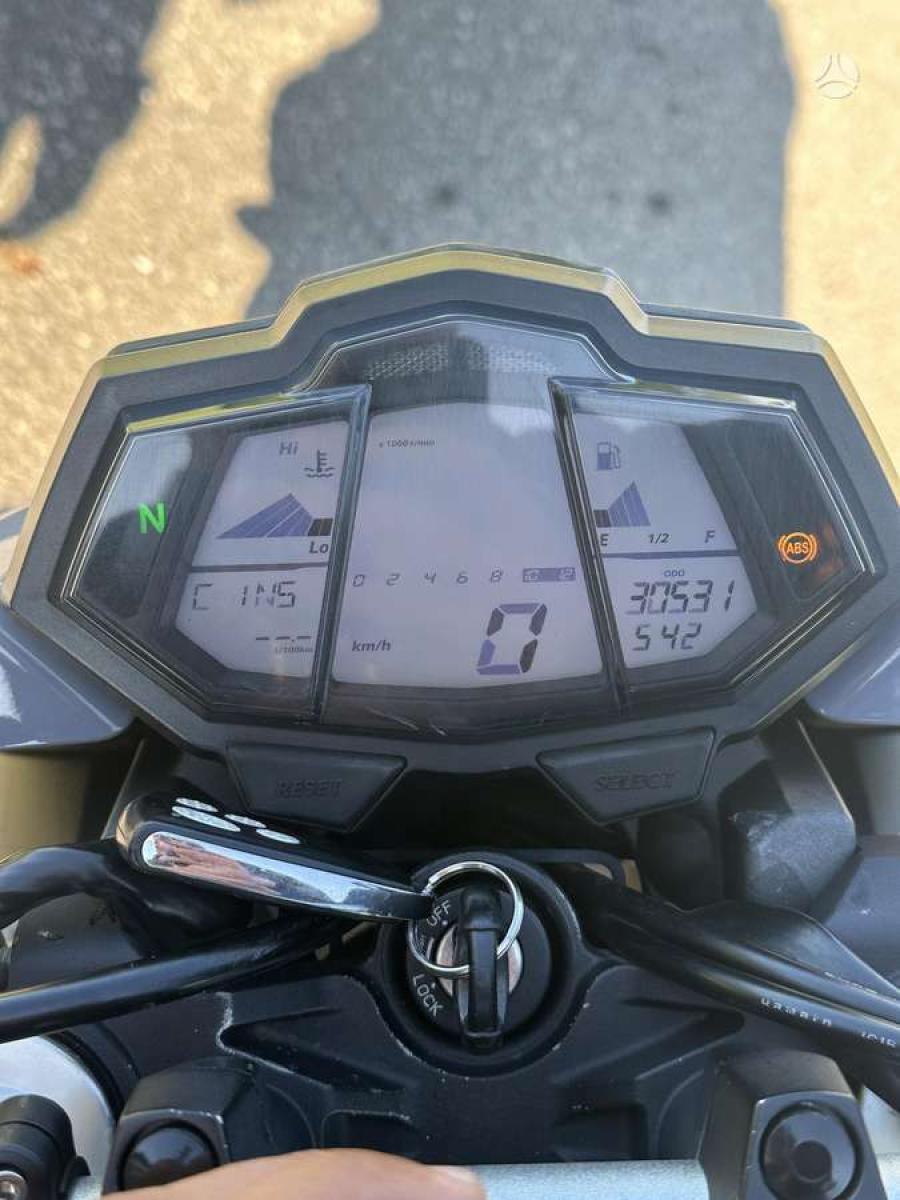 Grey Yamaha MT 125 2017 in Klaipeda, with an engine capacity of 0.13 L and mileage of 31 thousand km for 2800 €, photo 5 on AUTOMOTO.COM.LV