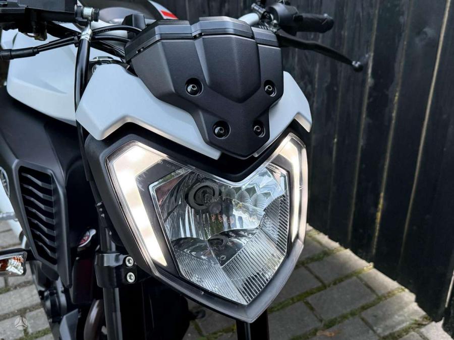 Pelēks Yamaha MT 125 2020 Prienai, ar dzinēja tilpumu 0.13 L un nobraukumu 16 tūkst. km par 2750 €, foto 15 vietnē AUTOMOTO.COM.LV