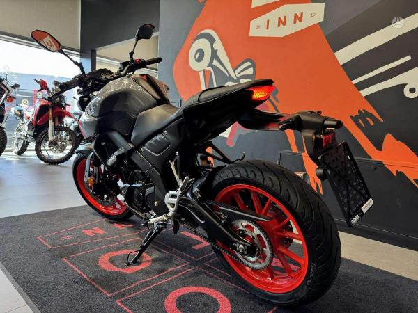Серый Ямаха MT 125 2021 в Вильнюс, объемом двигателя 0.13 л и пробегом 4 тыс. км за 3999 €, фото 3 на AUTOMOTO.COM.LV
