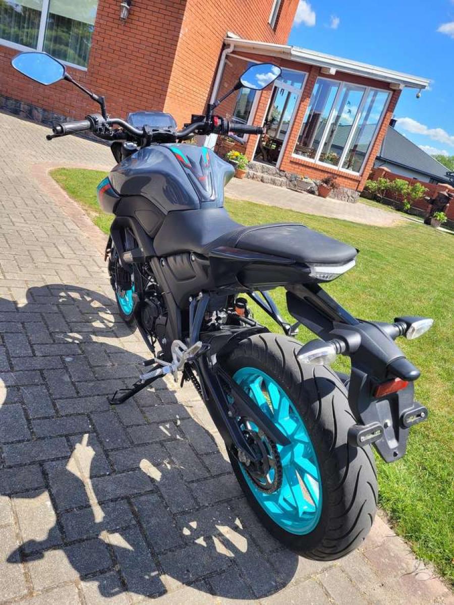 Grey Yamaha MT 125 2023 in Gargzdai, with an engine capacity of 0.13 L and mileage of 9 thousand km for 3750 €, photo 4 on AUTOMOTO.COM.LV