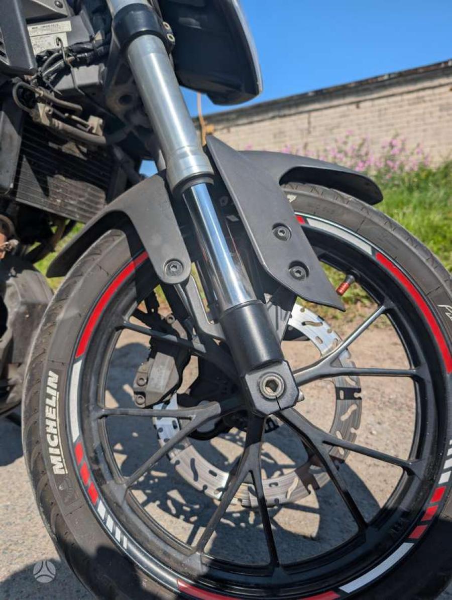 Yamaha MT 125 2015 in Taurage, with an engine capacity of 0.00 L and mileage of 21 thousand km for 2399 €, photo 3 on AUTOMOTO.COM.LV