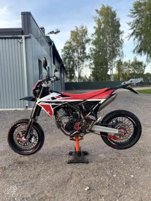 Red Yamaha MT 125 2021 in Sigulda, with an engine capacity of 0.13 L and mileage of 19 thousand km for 2900 €, photo 3 on AUTOMOTO.COM.LV