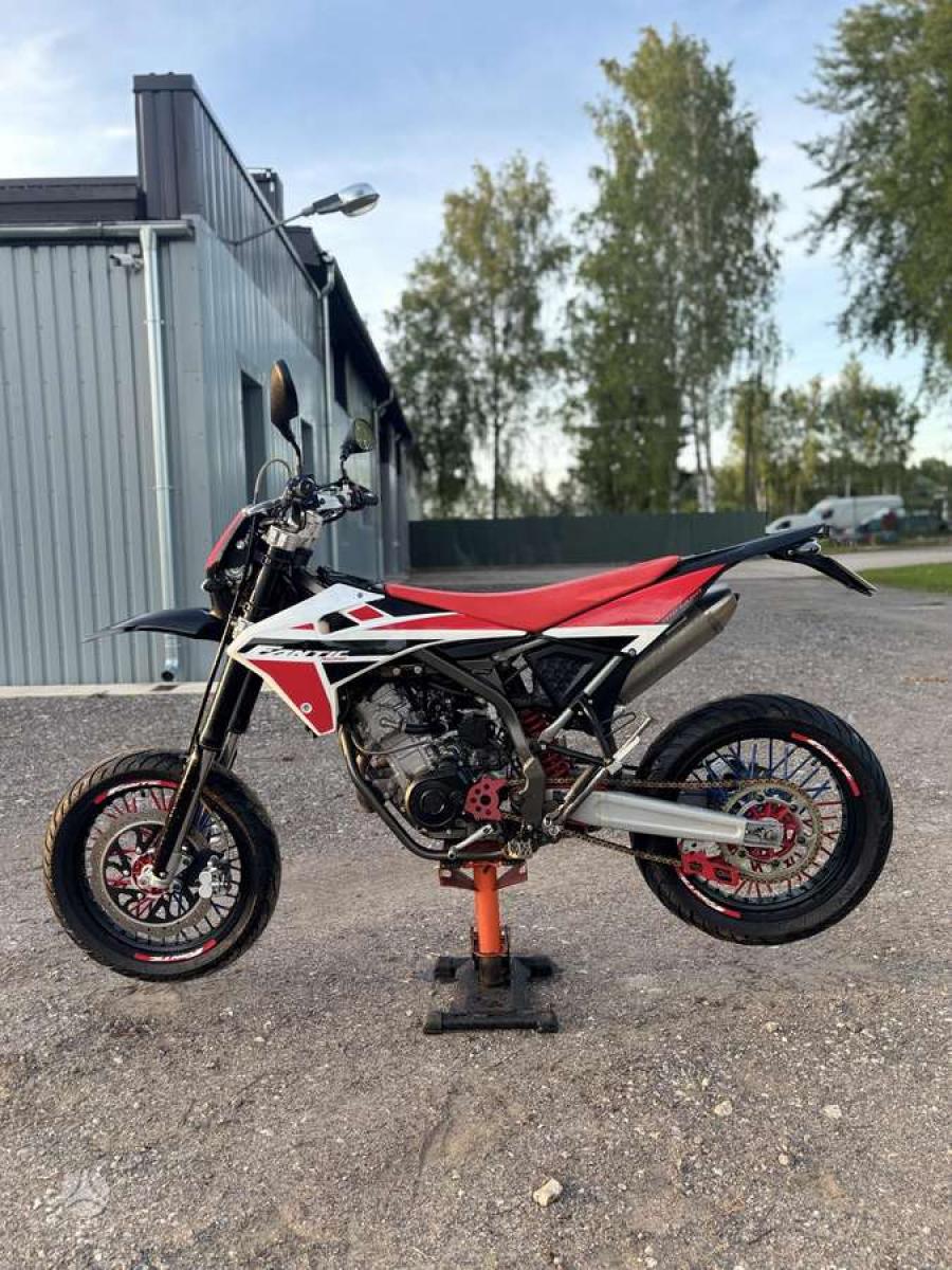 Red Yamaha MT 125 2021 in Sigulda, with an engine capacity of 0.13 L and mileage of 19 thousand km for 2900 €, photo 3 on AUTOMOTO.COM.LV