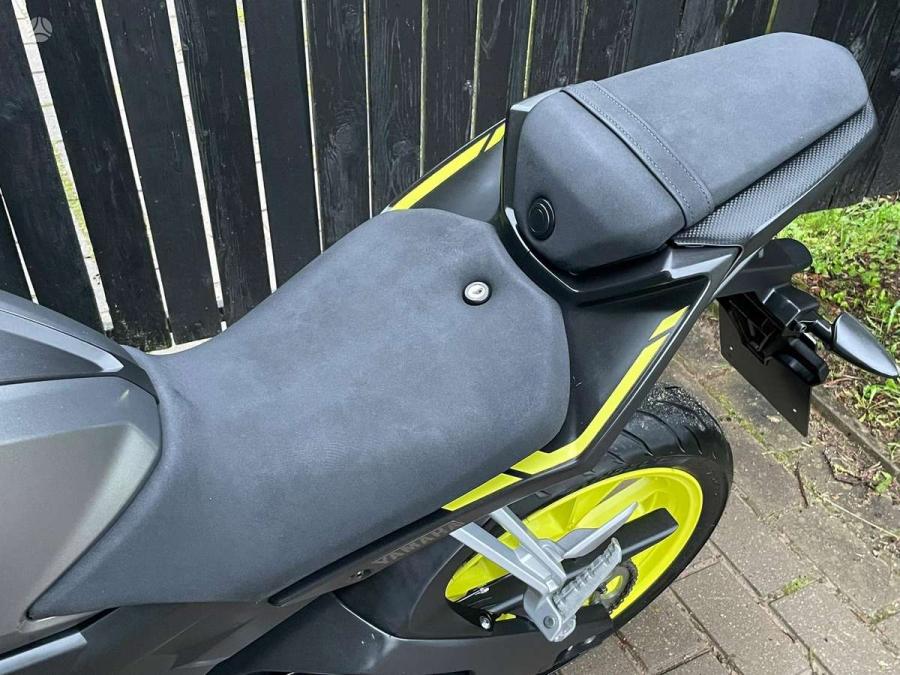 Pelēks Yamaha MT 2018 Prienai, ar dzinēja tilpumu 0.13 L un nobraukumu 12 tūkst. km par 2790 €, foto 14 vietnē AUTOMOTO.COM.LV