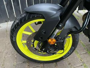 Pelēks Yamaha MT 2018 Prienai, ar dzinēja tilpumu 0.13 L un nobraukumu 12 tūkst. km par 2790 €, foto 39 vietnē AUTOMOTO.COM.LV