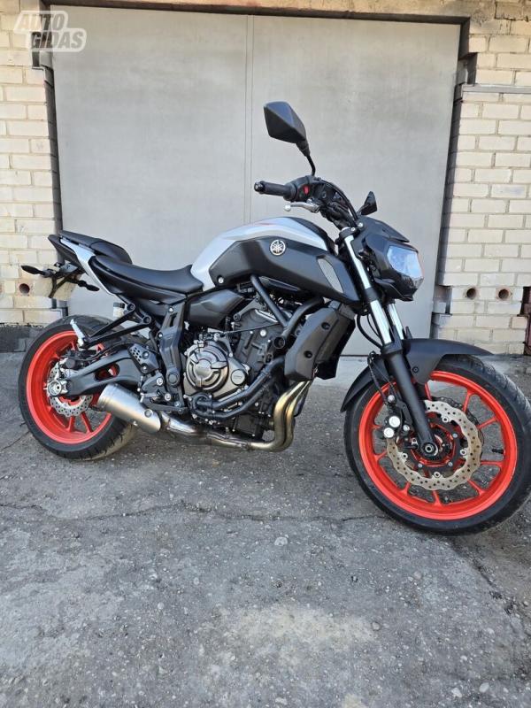 Pelēks Yamaha MT 2019 Alīta, ar dzinēja tilpumu 0.69 L un nobraukumu 12 tūkst. km par 4650 €, foto 1 vietnē AUTOMOTO.COM.LV