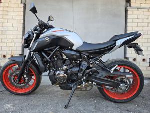 Pelēks Yamaha MT 2019 Alīta, ar dzinēja tilpumu 0.69 L un nobraukumu 12 tūkst. km par 4650 €, foto 3 vietnē AUTOMOTO.COM.LV