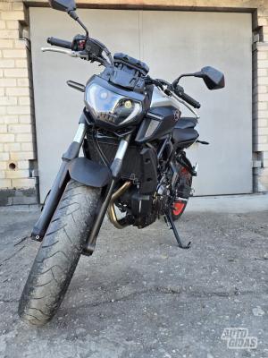 Pelēks Yamaha MT 2019 Alīta, ar dzinēja tilpumu 0.69 L un nobraukumu 12 tūkst. km par 4650 €, foto 4 vietnē AUTOMOTO.COM.LV