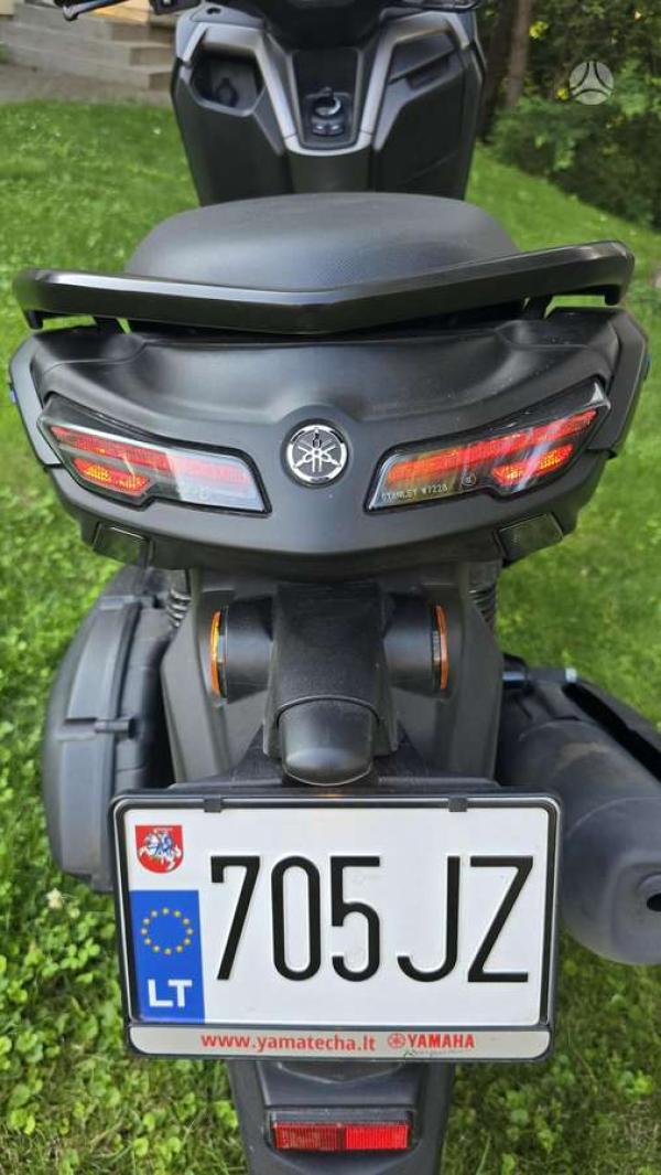 Black Yamaha N-MAX 125 2025 in Vilnius, with an engine capacity of 0.13 L and mileage of 4 thousand km for 3000 €, photo 4 on AUTOMOTO.COM.LV