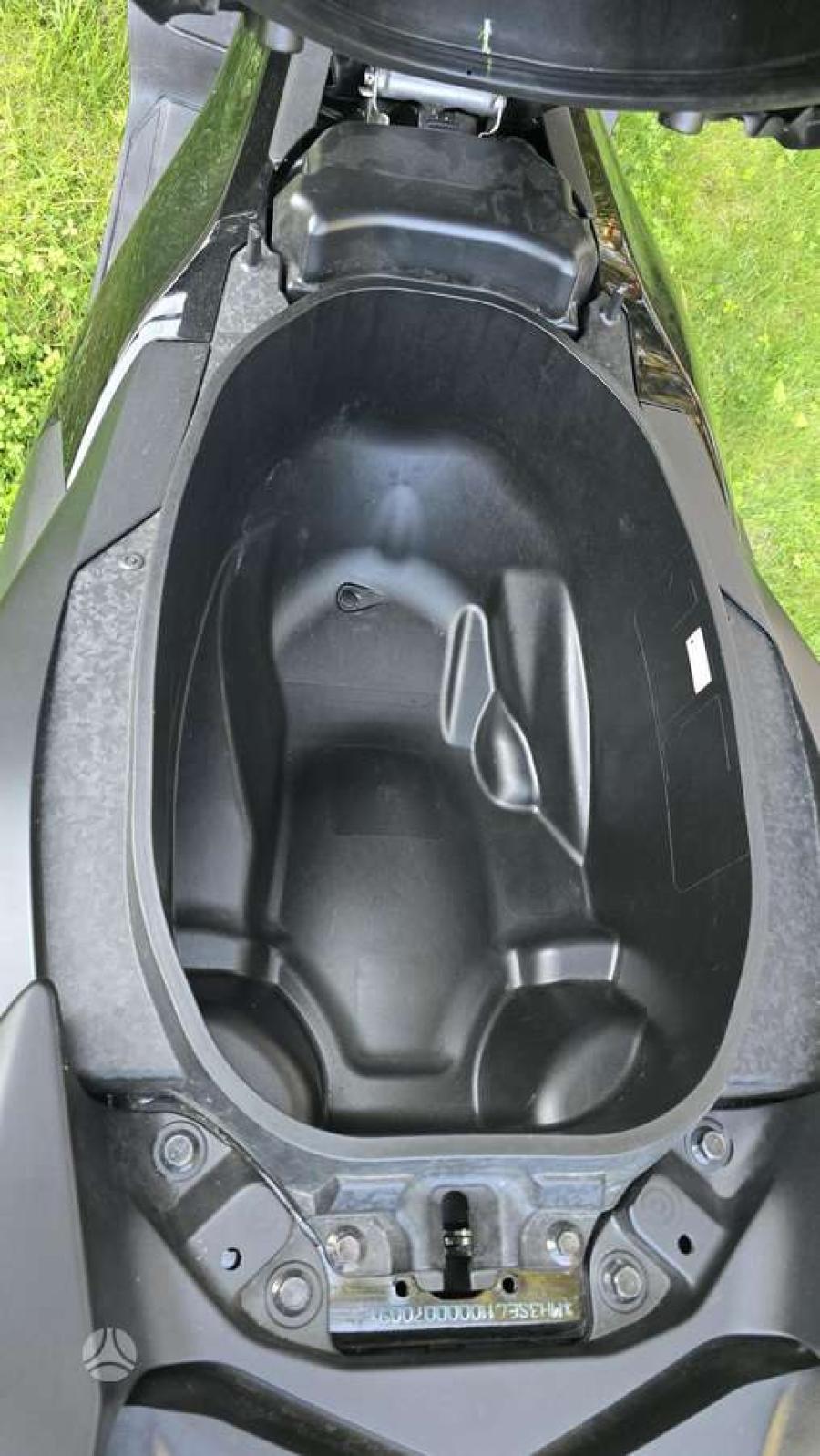Melns Yamaha N-MAX 125 2025 Viļņa, ar dzinēja tilpumu 0.13 L un nobraukumu 4 tūkst. km par 3000 €, foto 14 vietnē AUTOMOTO.COM.LV