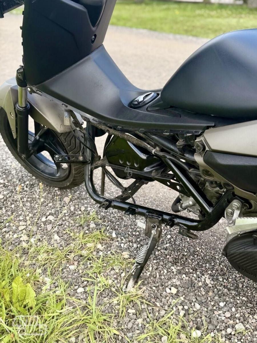 Yamaha N-MAX 125 2016 in Vievis, with an engine capacity of 0.13 L and mileage of 63 thousand km for 525 €, photo 8 on AUTOMOTO.COM.LV