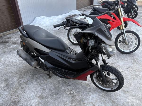 Yamaha N max 2020 in Kelme, with an engine capacity of 0.13 L and mileage of 25 thousand km for 515 €, photo 2 on AUTOMOTO.COM.LV