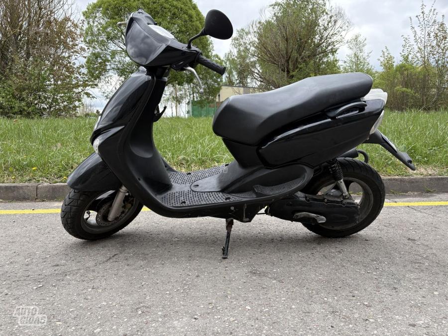 Black Yamaha Neos 2003 in Panevezys, with an engine capacity of 0.07 L and mileage of 18 thousand km for 850 €, photo 3 on AUTOMOTO.COM.LV