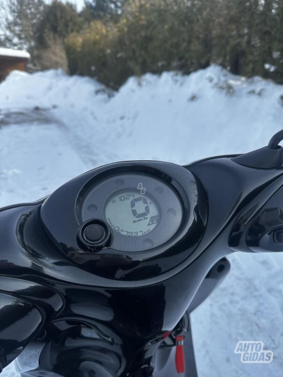 Black Yamaha Neos 2014 in Kaunas, with an engine capacity of 0.05 L and mileage of 0 thousand km for 1100 €, photo 7 on AUTOMOTO.COM.LV