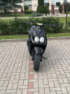 Melns Yamaha Neos 2014 Tauragė, ar dzinēja tilpumu 0.05 L un nobraukumu 15 tūkst. km par 1150 €, foto  vietnē AUTOMOTO.COM.LV