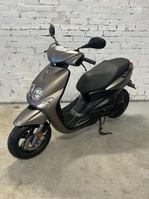 Pelēks Yamaha Neos 2013 Telšiai, ar dzinēja tilpumu 50.00 L un nobraukumu 8 tūkst. km par 1450 €, foto  vietnē AUTOMOTO.COM.LV