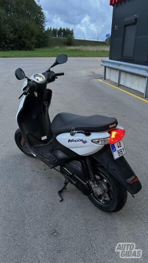 White Yamaha Neos 2014 in Kretinga, with an engine capacity of 0.00 L and mileage of 26 thousand km for 900 €, photo 5 on AUTOMOTO.COM.LV
