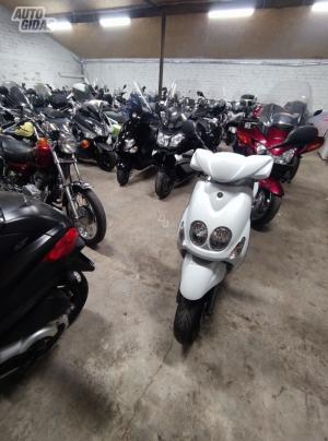 White Yamaha Neos 2015 in Panevezys, with an engine capacity of 0.05 L and mileage of 0 thousand km for 1450 €, photo 3 on AUTOMOTO.COM.LV