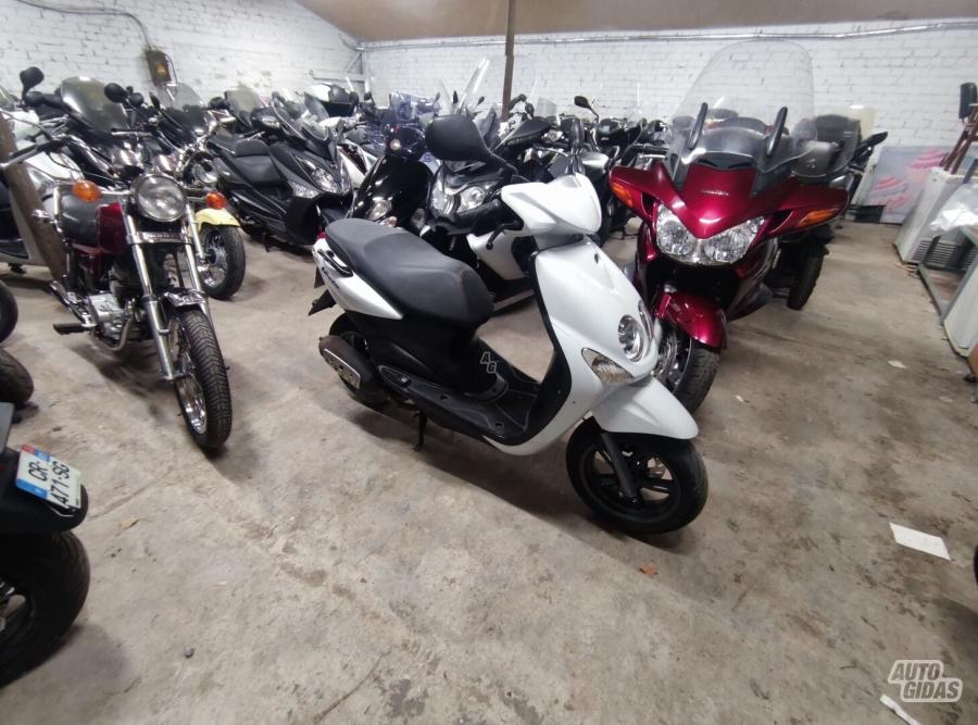 White Yamaha Neos 2015 in Panevezys, with an engine capacity of 0.05 L and mileage of 0 thousand km for 1450 €, photo 4 on AUTOMOTO.COM.LV