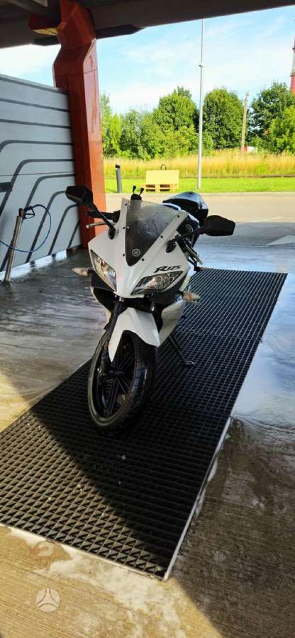 Black Yamaha R 125 2009 in Klaipeda, with an engine capacity of 0.13 L and mileage of 45 thousand km for 1650 €, photo 1 on AUTOMOTO.COM.LV