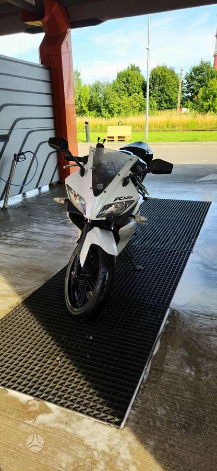 Black Yamaha R 125 2009 in Klaipeda, with an engine capacity of 0.13 L and mileage of 45 thousand km for 1650 €, photo 1 on AUTOMOTO.COM.LV