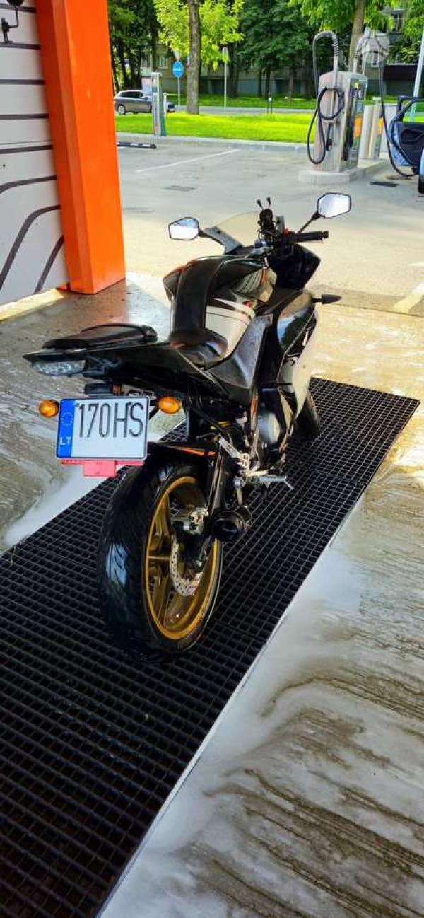 Black Yamaha R 125 2009 in Klaipeda, with an engine capacity of 0.13 L and mileage of 45 thousand km for 1650 €, photo 4 on AUTOMOTO.COM.LV