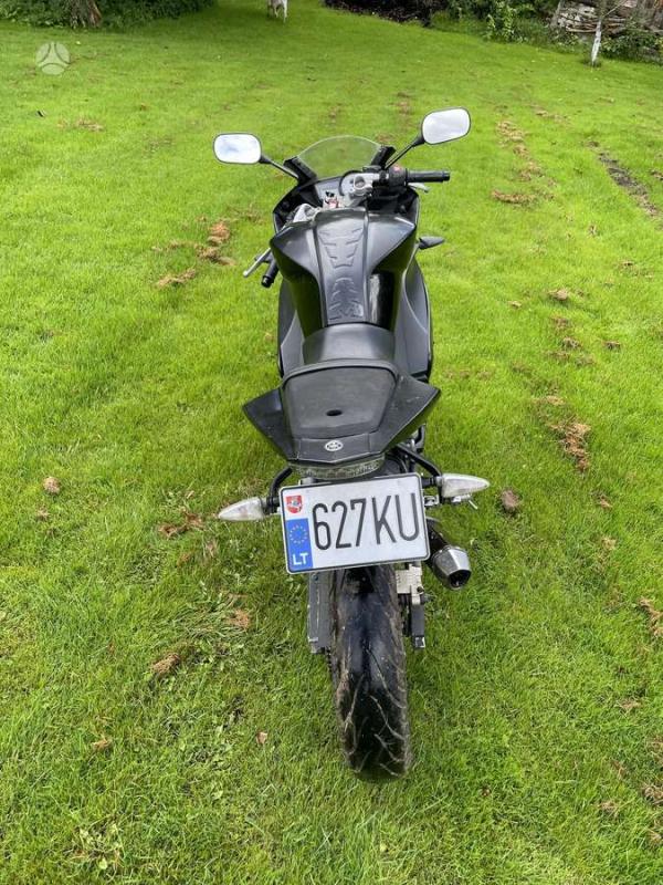 Black Yamaha R 125 2010 in Pagegiai, with an engine capacity of 0.13 L and mileage of 44 thousand km for 1750 €, photo 5 on AUTOMOTO.COM.LV