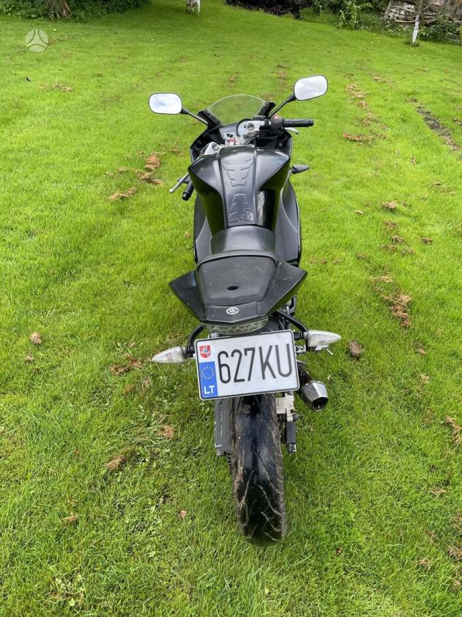 Черный Ямаха R 125 2010 в Пагегяй, объемом двигателя 0.13 л и пробегом 44 тыс. км за 1750 €, фото 6 на AUTOMOTO.COM.LV