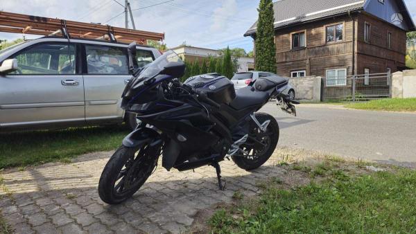 Black Yamaha R 125 2022 in Kaunas, with an engine capacity of 0.13 L and mileage of 15 thousand km for 3000 €, photo 2 on AUTOMOTO.COM.LV