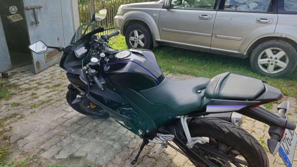 Black Yamaha R 125 2022 in Kaunas, with an engine capacity of 0.13 L and mileage of 15 thousand km for 3000 €, photo 3 on AUTOMOTO.COM.LV