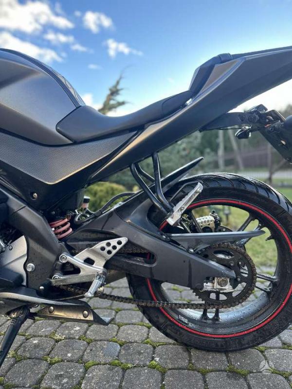 Pelēks Yamaha R 125 2013 Klaipėda, ar dzinēja tilpumu 0.13 L un nobraukumu 16 tūkst. km par 2200 €, foto 5 vietnē AUTOMOTO.COM.LV