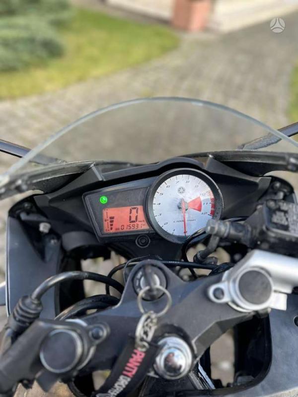 Pelēks Yamaha R 125 2013 Klaipėda, ar dzinēja tilpumu 0.13 L un nobraukumu 16 tūkst. km par 2200 €, foto 10 vietnē AUTOMOTO.COM.LV