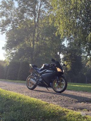 Yamaha R 125 2010 Jonava, ar dzinēja tilpumu 0.13 L un nobraukumu 46 tūkst. km par 1650 €, foto 1 vietnē AUTOMOTO.COM.LV