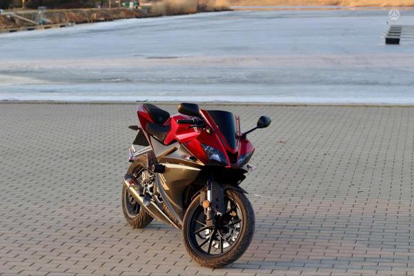 Ямаха R 125 2018 в Паланга, объемом двигателя 0.13 л и пробегом 26 тыс. км за 3200 €, фото 3 на AUTOMOTO.COM.LV