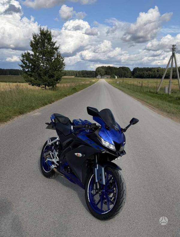 Yamaha R 125 2022 in Mazeikiai, with an engine capacity of 0.13 L and mileage of 9 thousand km for 4200 €, photo 1 on AUTOMOTO.COM.LV