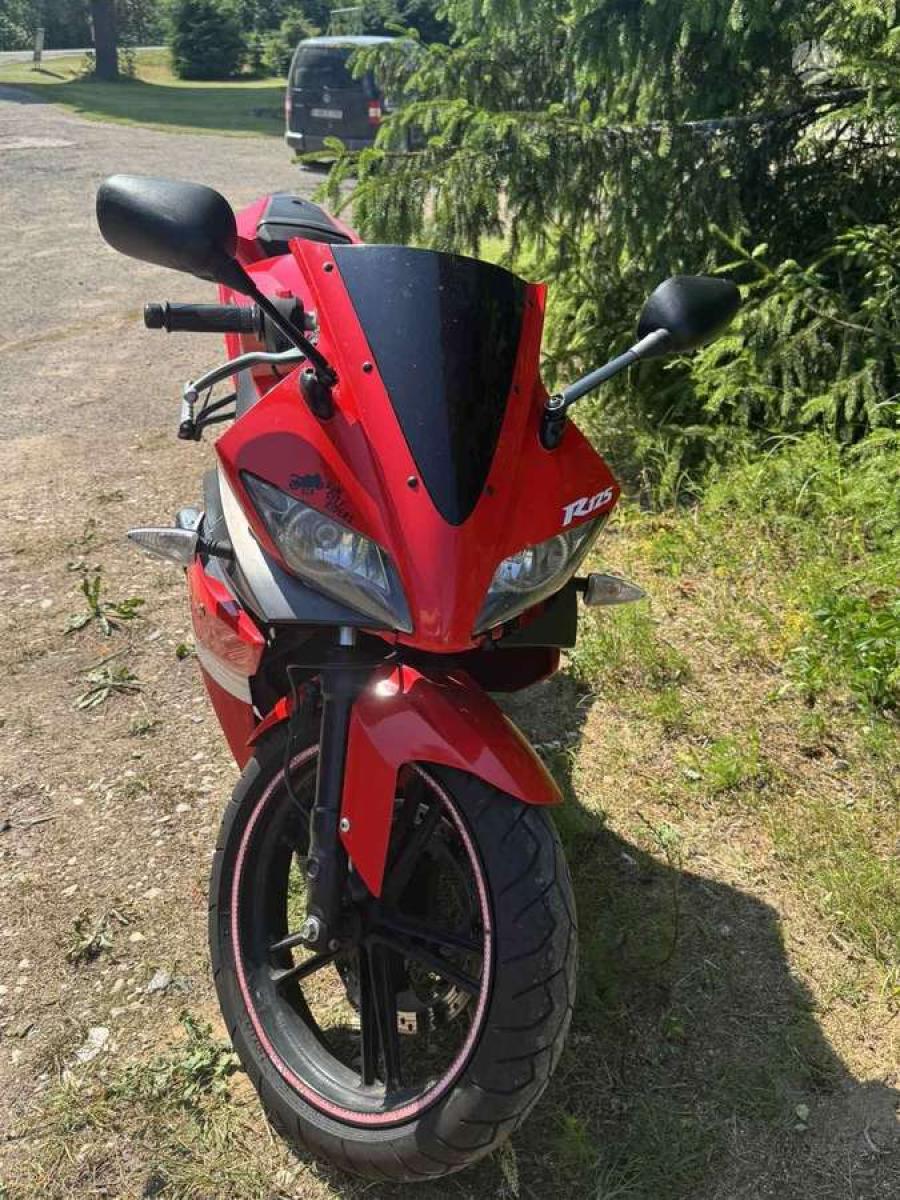 Красный Ямаха R 125 2010 в Утена, объемом двигателя 0.13 л и пробегом 50 тыс. км за 1850 €, фото 3 на AUTOMOTO.COM.LV
