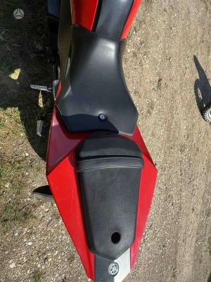 Красный Ямаха R 125 2010 в Утена, объемом двигателя 0.13 л и пробегом 50 тыс. км за 1850 €, фото 7 на AUTOMOTO.COM.LV
