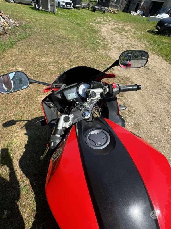 Sarkans Yamaha R 125 2010 Utena, ar dzinēja tilpumu 0.13 L un nobraukumu 50 tūkst. km par 1850 €, foto 7 vietnē AUTOMOTO.COM.LV