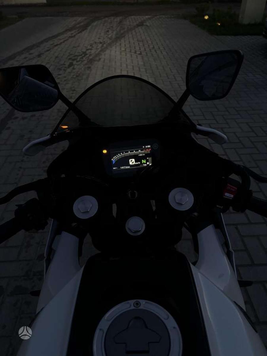 White Yamaha R 125 2023 in Siauliai, with an engine capacity of 0.13 L and mileage of 13 thousand km for 4500 €, photo 7 on AUTOMOTO.COM.LV