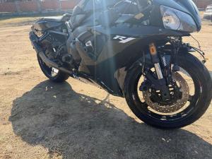 Black Yamaha R1 2002 in Ukmerge, with an engine capacity of 1.00 L and mileage of 100 thousand km for 1500 €, photo  on AUTOMOTO.COM.LV