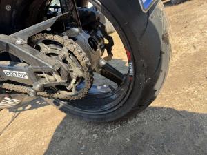 Black Yamaha R1 2002 in Ukmerge, with an engine capacity of 1.00 L and mileage of 100 thousand km for 1500 €, photo 3 on AUTOMOTO.COM.LV