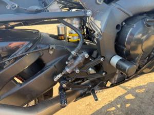 Black Yamaha R1 2002 in Ukmerge, with an engine capacity of 1.00 L and mileage of 100 thousand km for 1500 €, photo 7 on AUTOMOTO.COM.LV