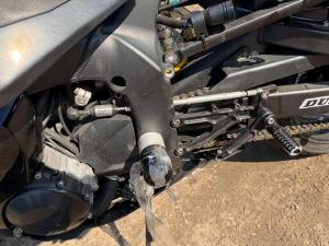 Black Yamaha R1 2002 in Ukmerge, with an engine capacity of 1.00 L and mileage of 100 thousand km for 1500 €, photo 8 on AUTOMOTO.COM.LV