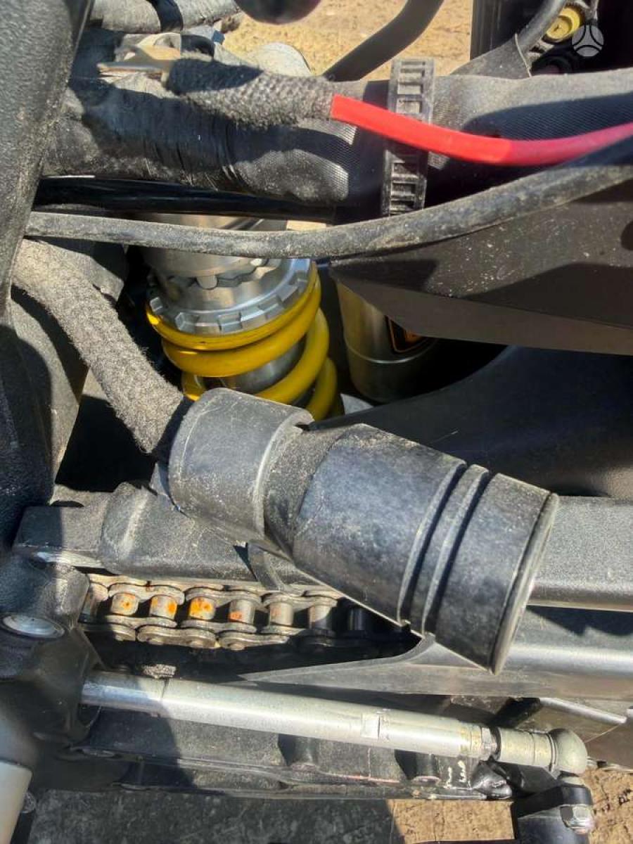 Black Yamaha R1 2002 in Ukmerge, with an engine capacity of 1.00 L and mileage of 100 thousand km for 1500 €, photo 13 on AUTOMOTO.COM.LV