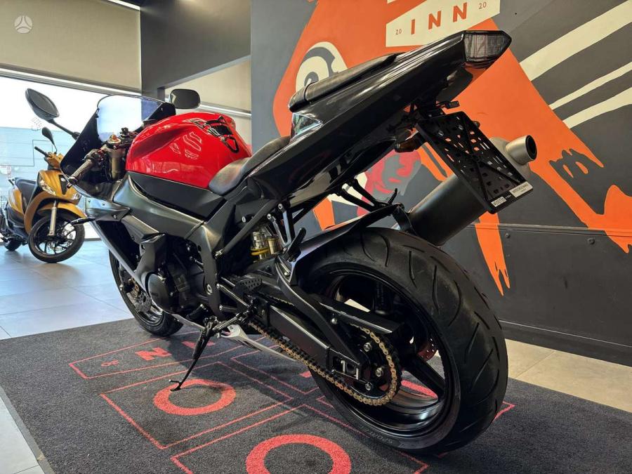Melns Yamaha R1 2003 Viļņa, ar dzinēja tilpumu 1.00 L un nobraukumu 40 tūkst. km par 3599 €, foto 4 vietnē AUTOMOTO.COM.LV